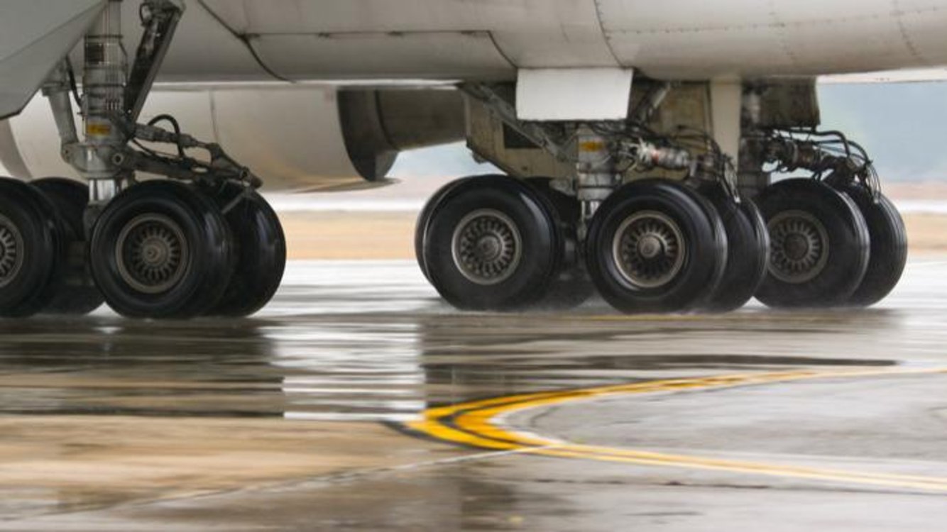 确诊新冠旅客5例，东航MU588航班被实施熔断